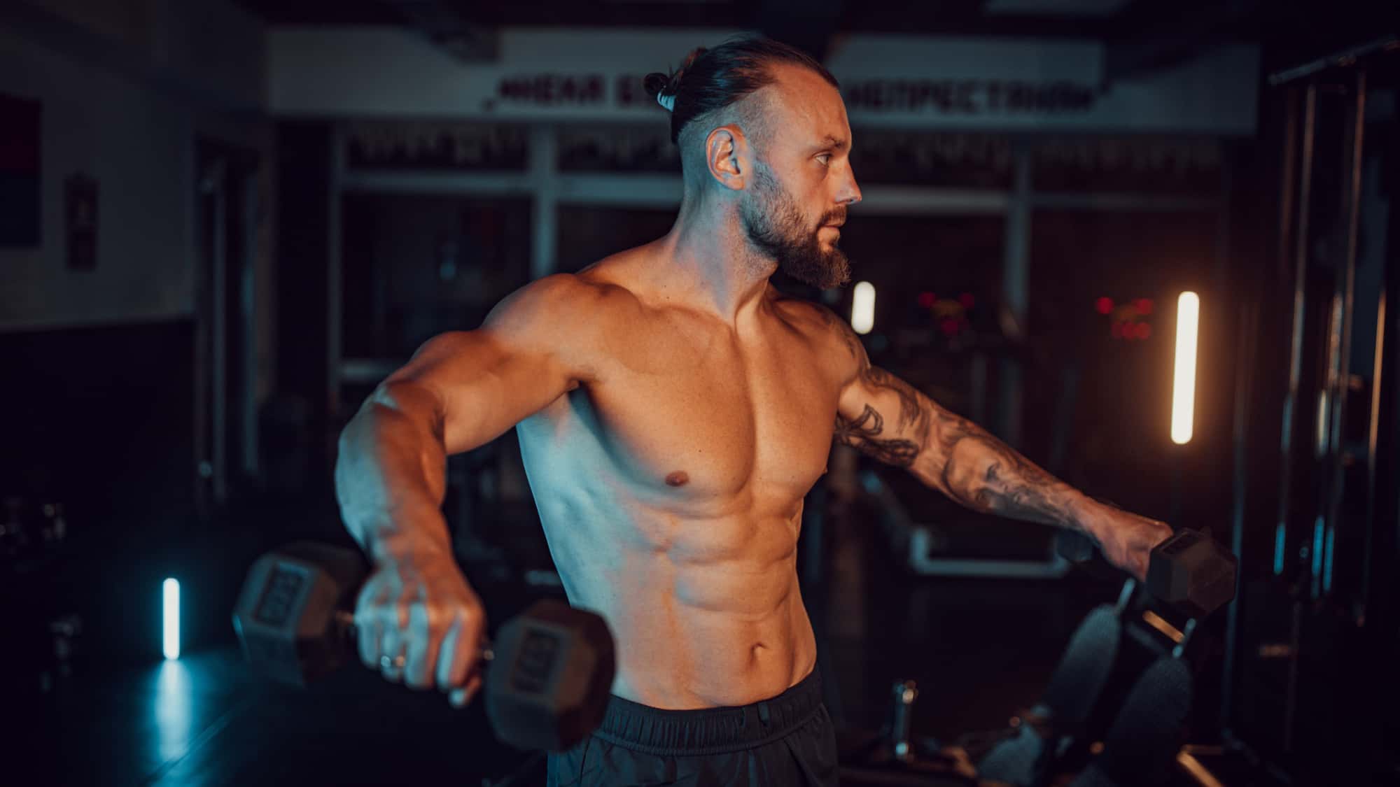 Lateral Raises richtig machen: Die effektivste Übung für breite Schultern